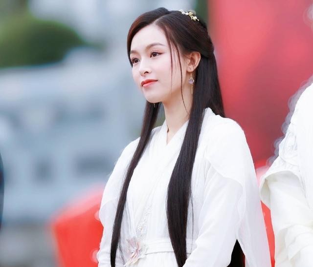 New Tianlong Babu Wang Yuyan appeared on stage, 33-year-old urban beauty doesn't wear ancient ...