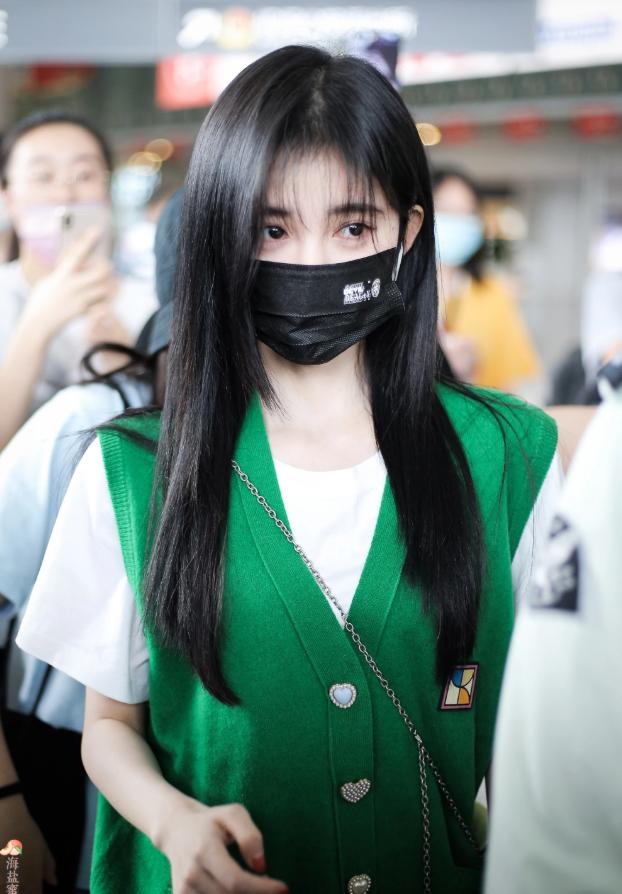Also said that Ju Jingyi is 5 meters tall?When she wears three-quarter ...