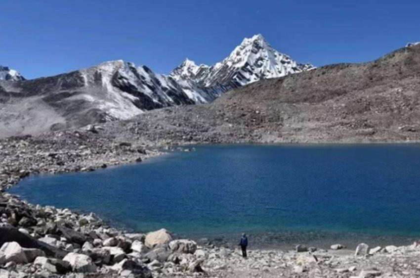 There is a mysterious lake on the other side of the Himalayas, which is ...