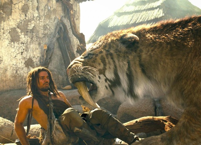 The saber-toothed tiger has 28 cm long teeth and its open mouth reaches ...