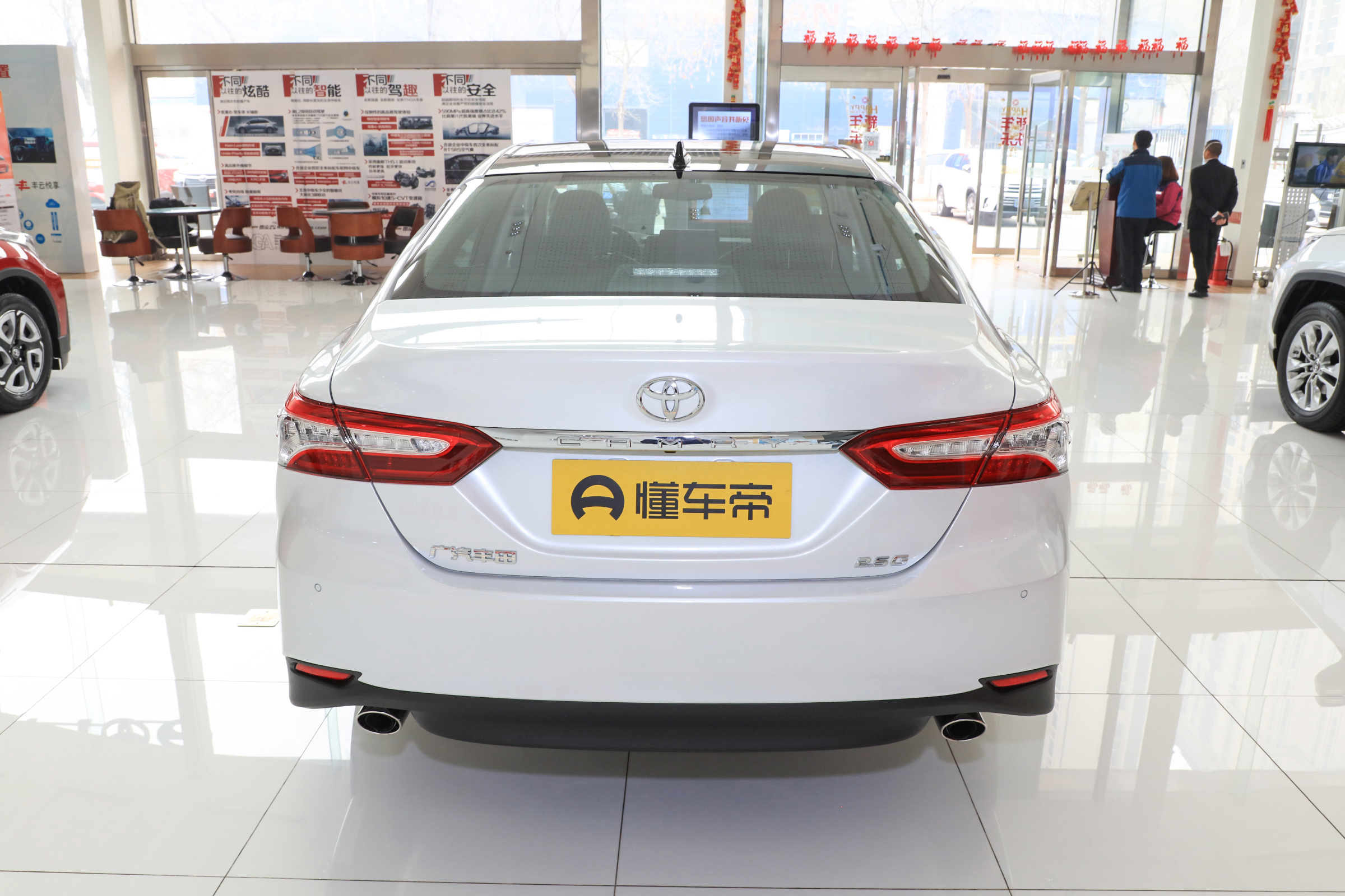 Fuel consumption per 100 kilometers is 6L, the wheelbase is 2825mm, and the safety configuration ...