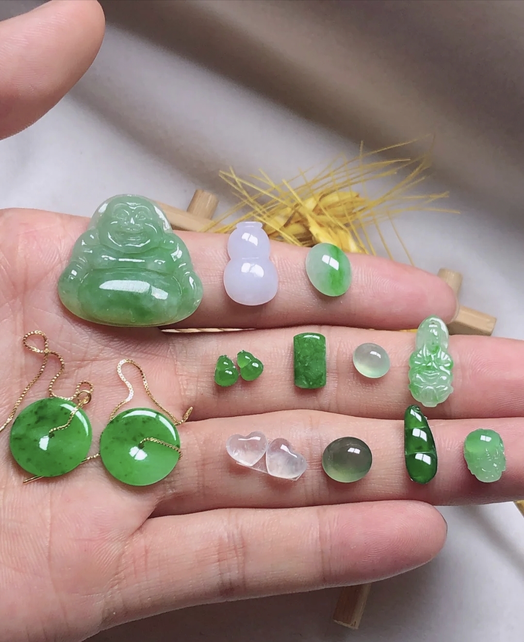 There are as many types of jadeite bare stones shared as always, Buddha ...
