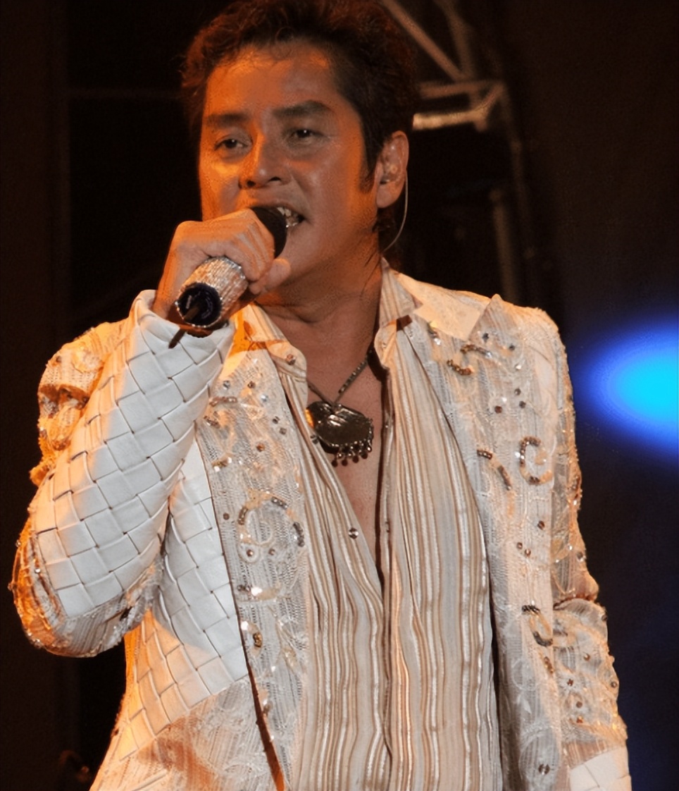 72-year-old Tan Yonglin took a photo of running in the morning, with ...