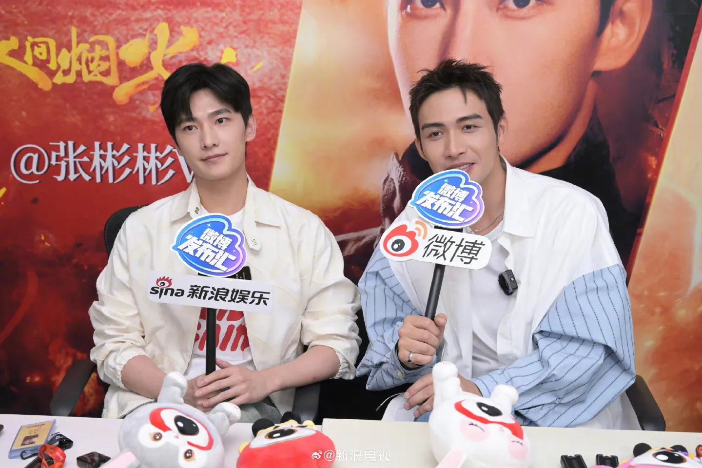 Zhang Binbin and Yang Yang sweeping the building during the day and eating with Wu Qian at night ...