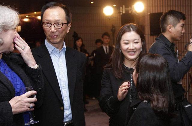 Have a baby for love!Diving queen Fu Mingxia gave birth to three sons ...