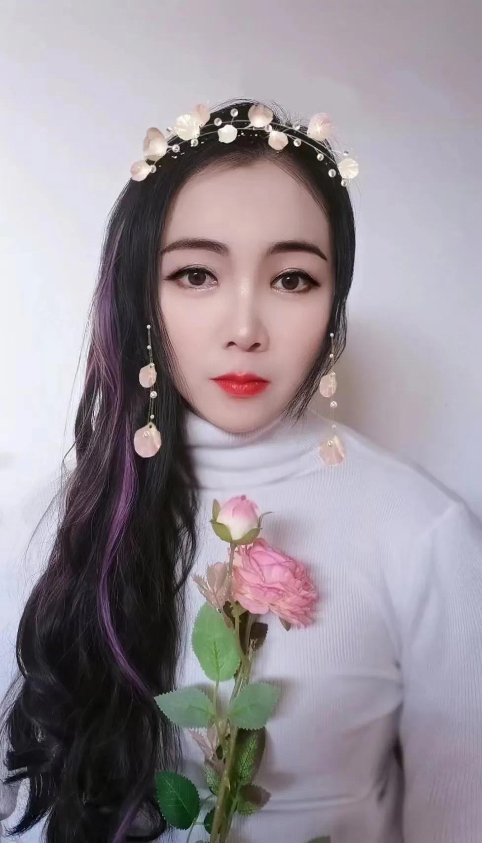 Zhang Yimou platform Beijing Film Festival, singer Yang Yulian can walk ...