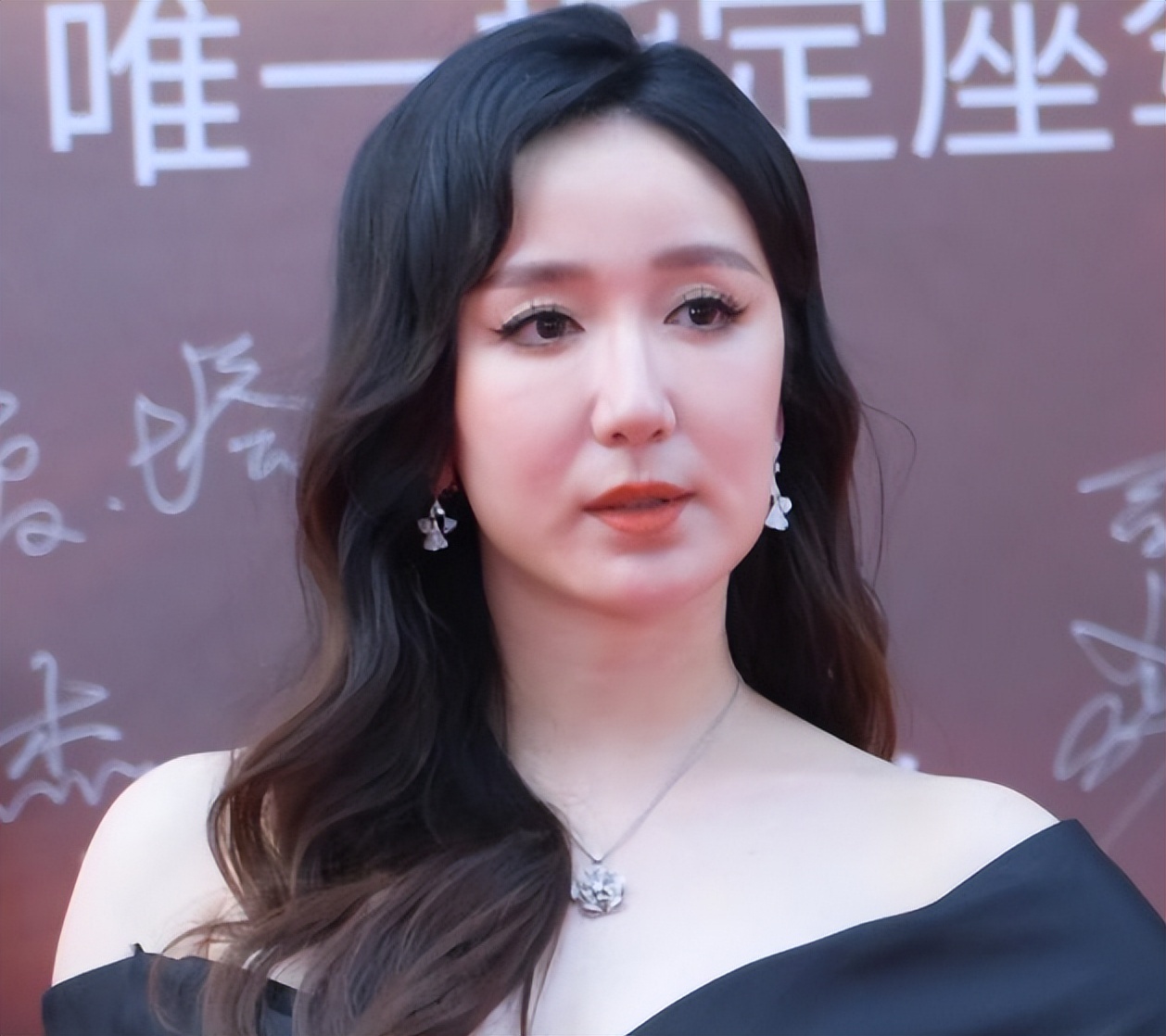 When I saw Gillian and Ah Sa's red carpet photos together, I realized ...