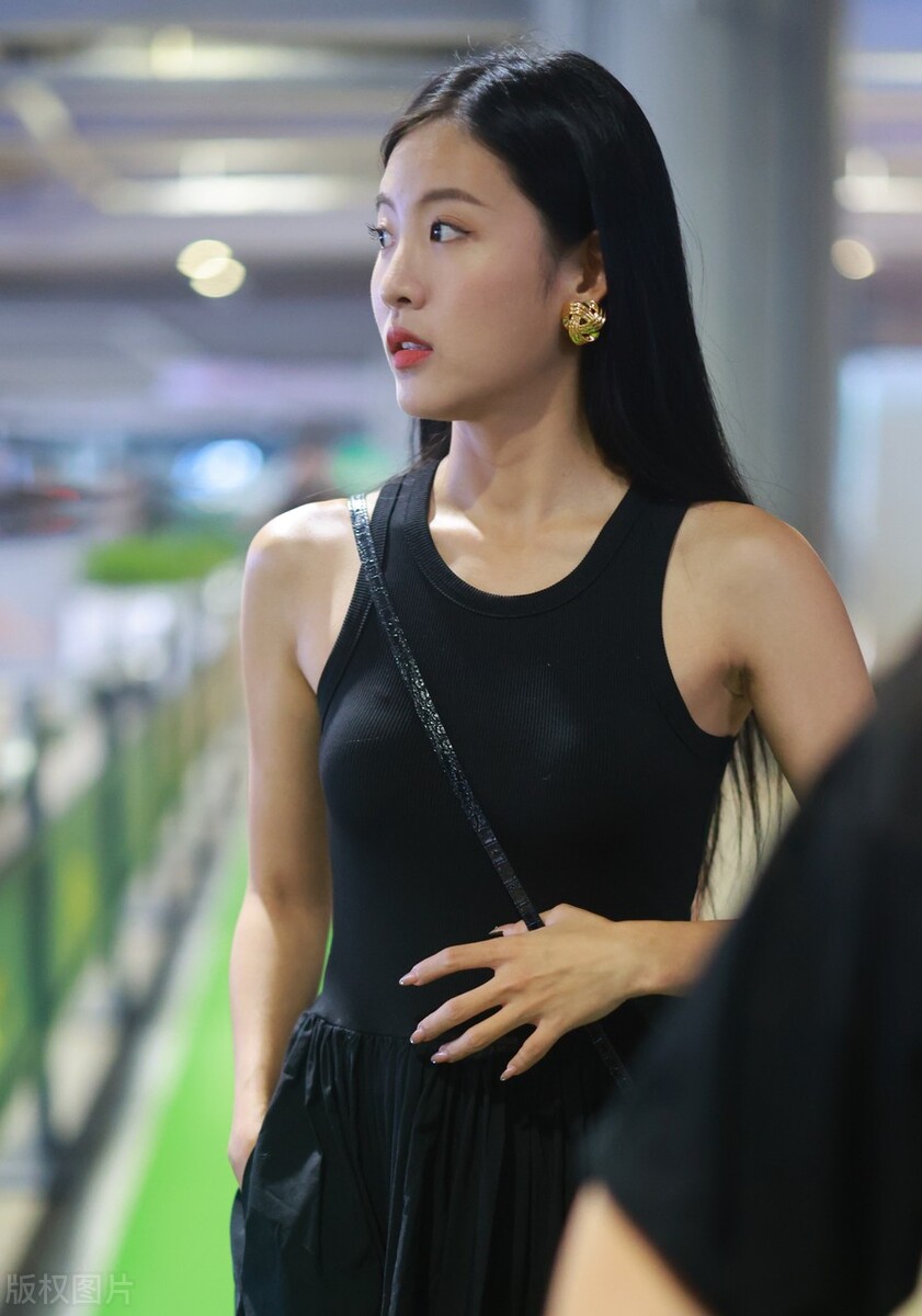 Sun Rui has such a good figure - iNEWS