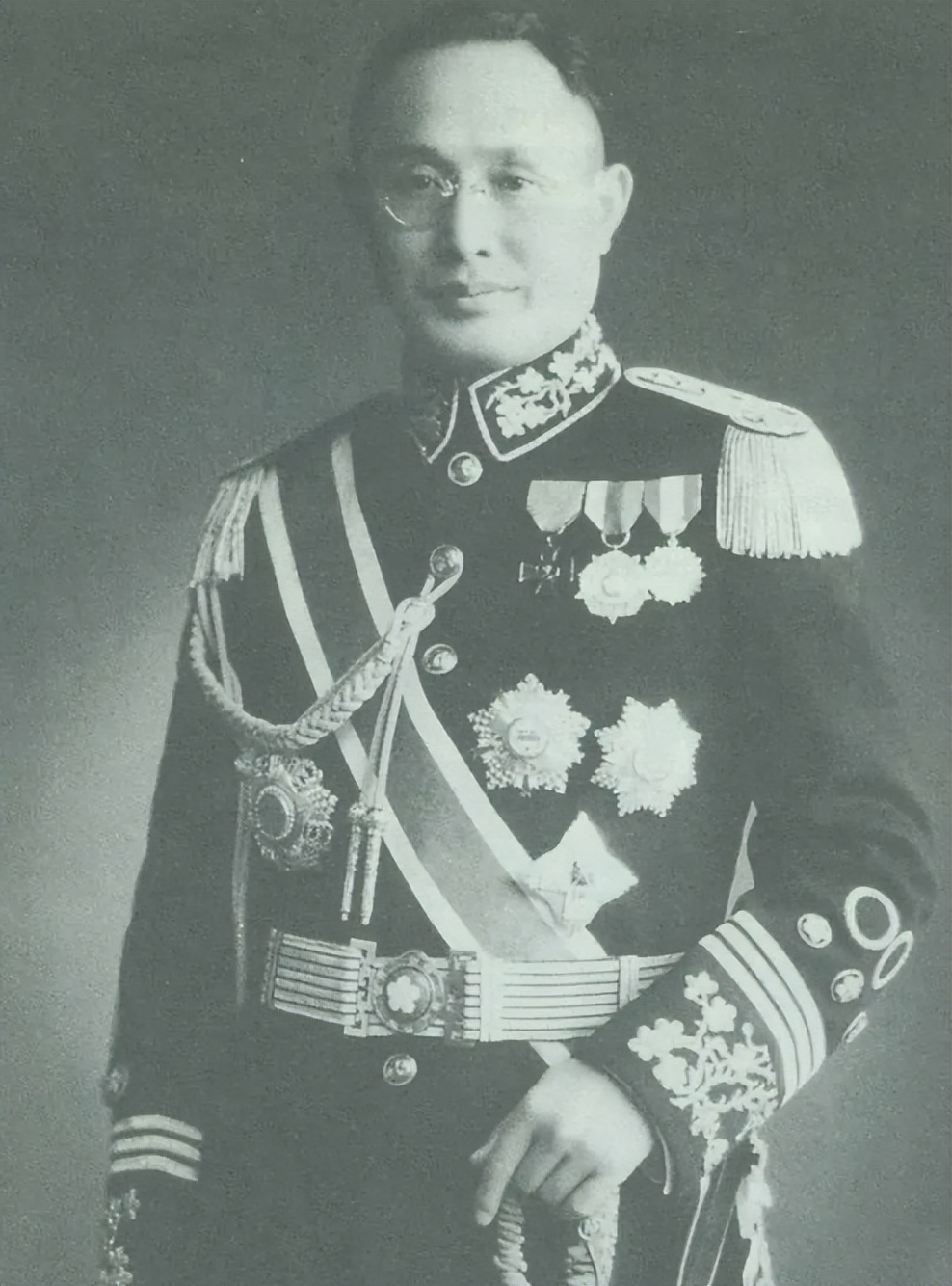 Chiang Kai-shek's only confidant general: He Yingqin fell into trouble ...