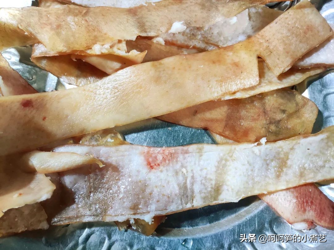 If you love fried pork skin, you don't need to buy it. You can make it ...