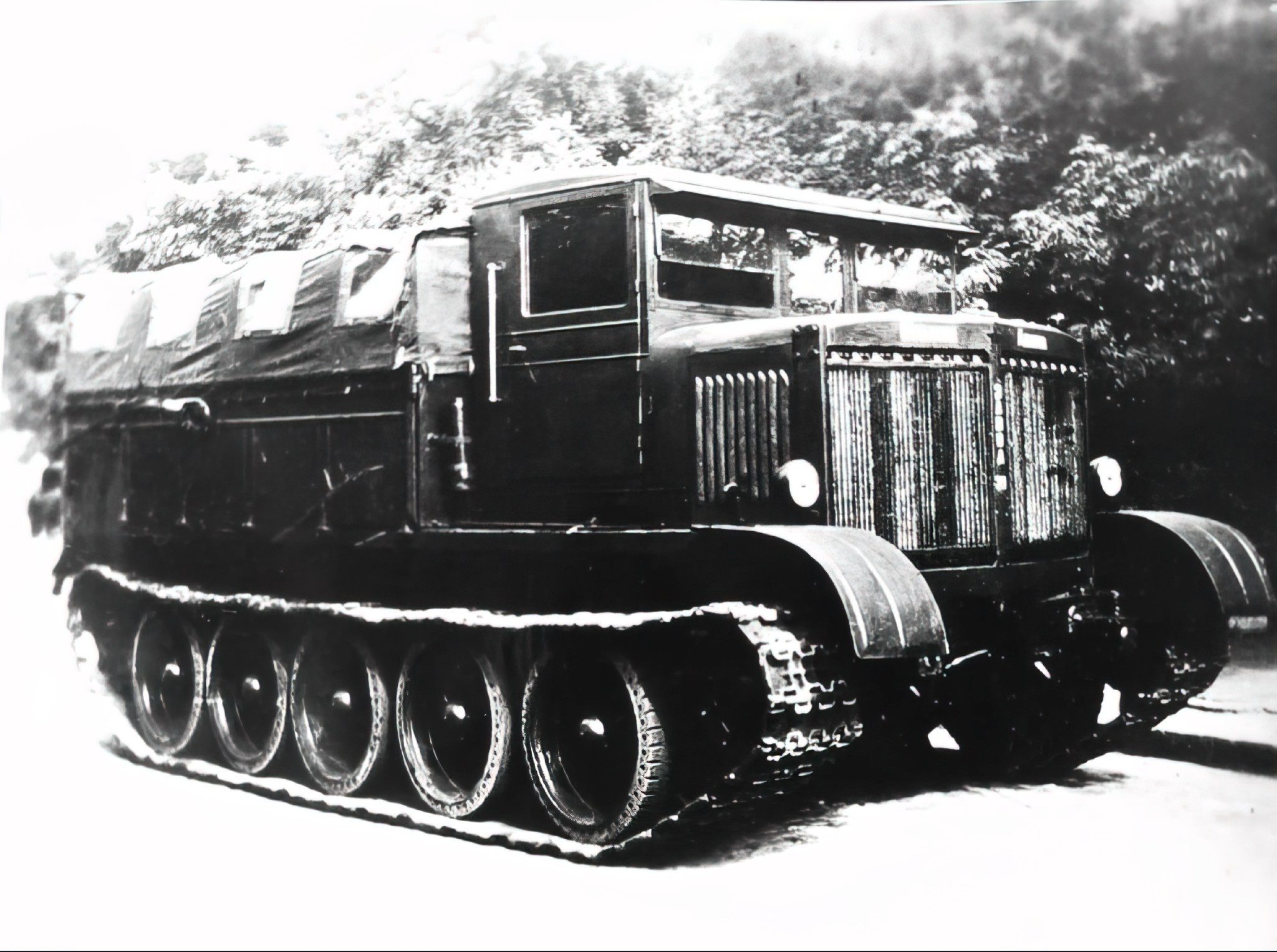 Soviet heavy "AT-45" artillery tractor - iMedia