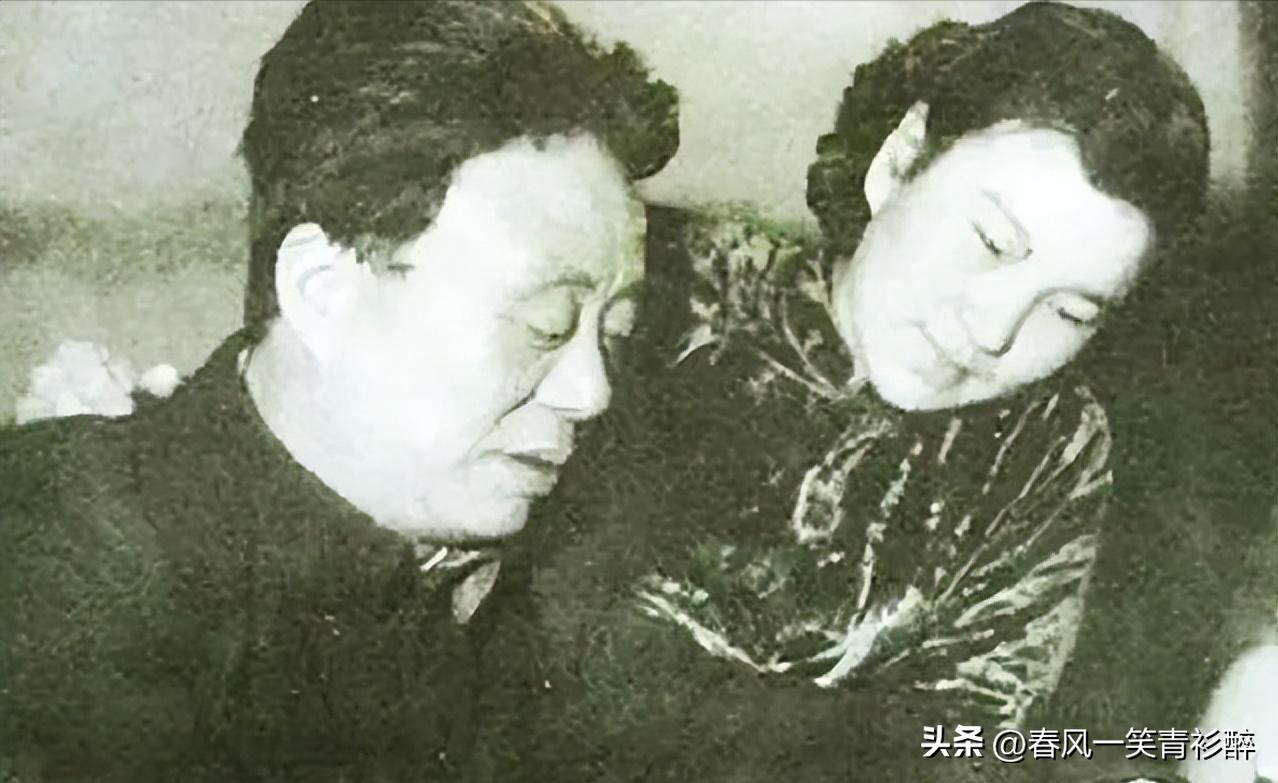 Modern Poet Ai Qing: In order to pursue her student, she would kneel ...