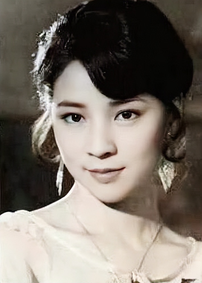 Jackie Chan's wife Lin Fengjiao: When she was young, she was as ...