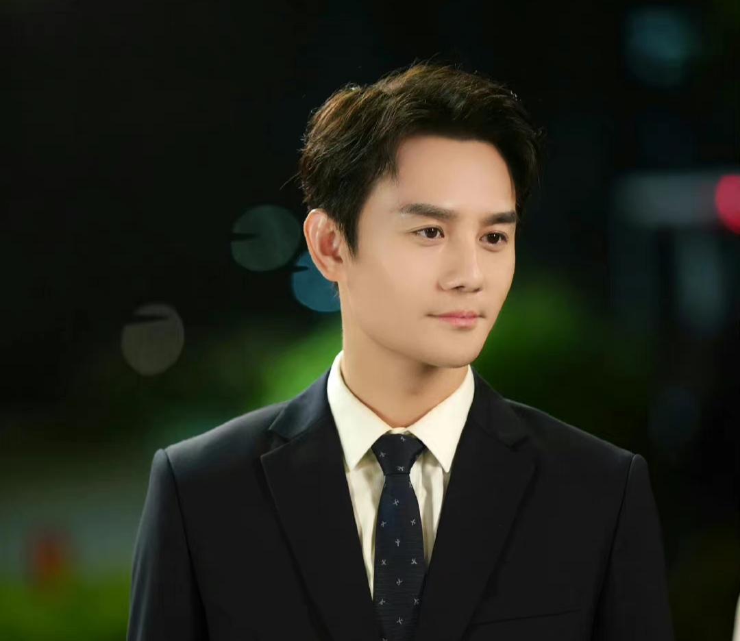 [Walking to the Wind] Wang Kai played the ice-faced instructor, and Tan ...
