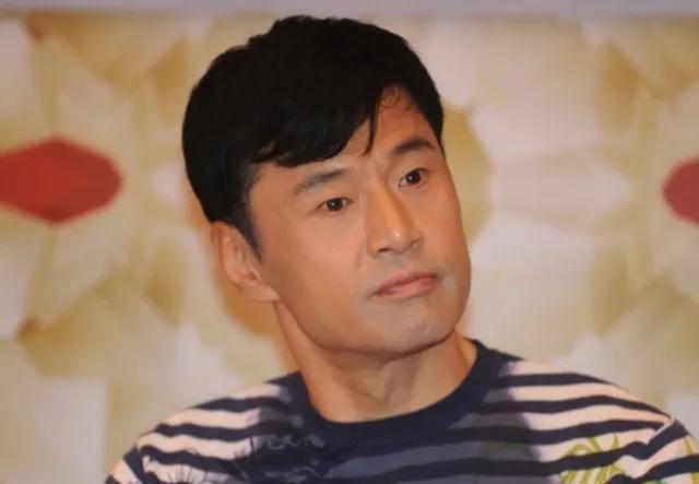 Yu Rongguang: After 41 years of debut and zero scandals, why does his wife insist on divorcing ...