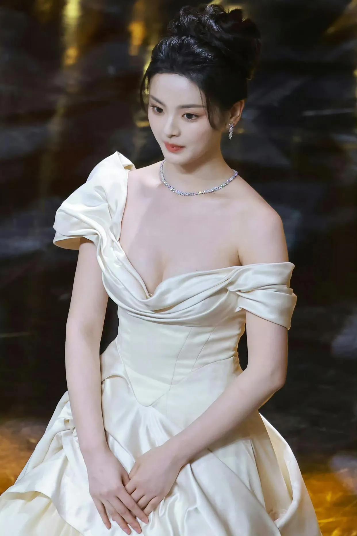 Yang Chaoyue started to take the sexy route, but I don't know if it is suitable to use you on my ...