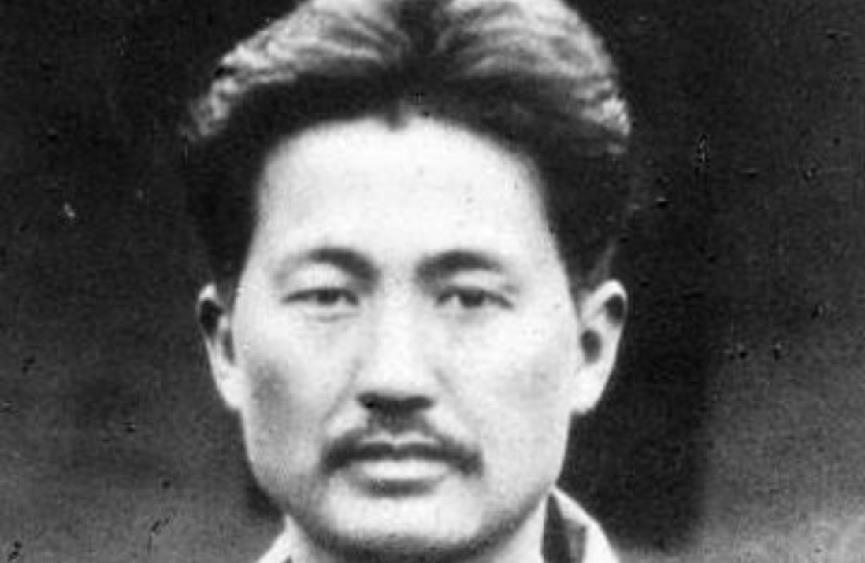 73-year-old Huang Wei cried bitterly in front of Fang Zhimin's grave ...