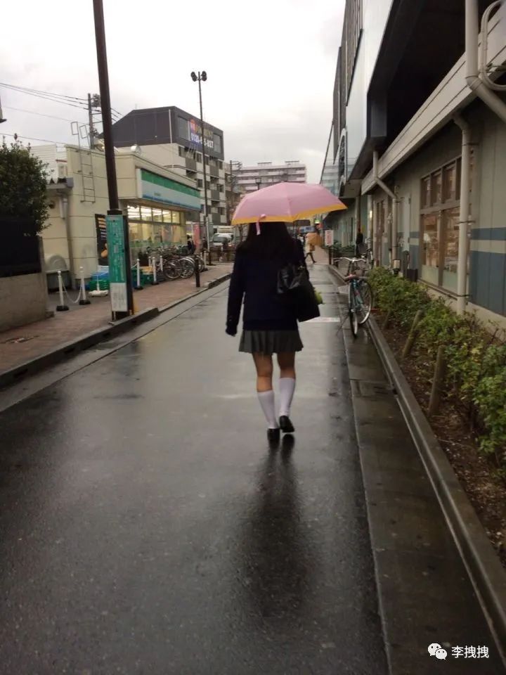 Isnt It Cold For Japanese Girls To Have Bare Legs In Four Seasons Inews