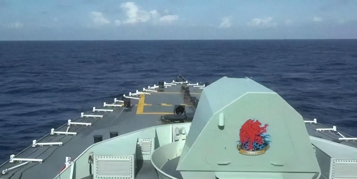 Just looking at it makes you feel relieved! A Canadian warship tried to ...