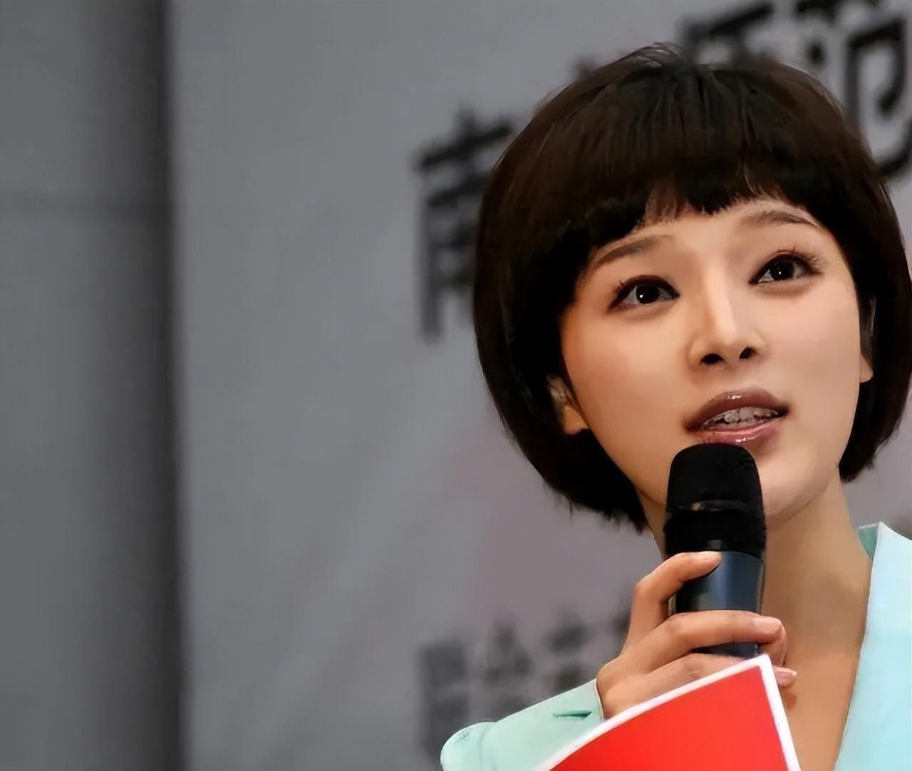 The beautiful host of CCTV paid 500,000 yuan to marry a famous director ...