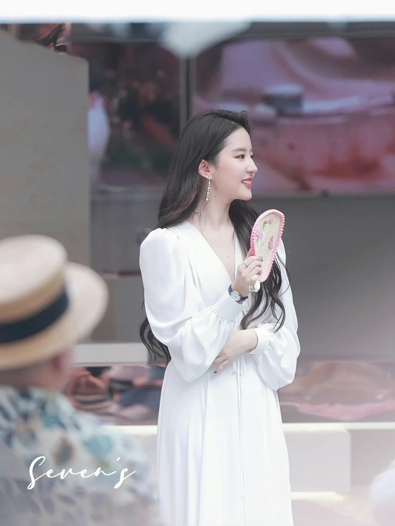 Finally saw Liu Yifei's true "face", her skin was firm and fair, and ...