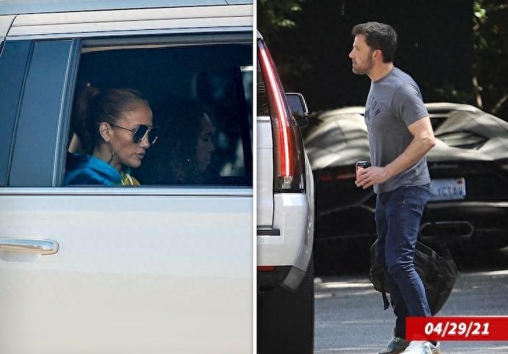 The Hollywood male god and the twerp queen broke up and reunited after ...