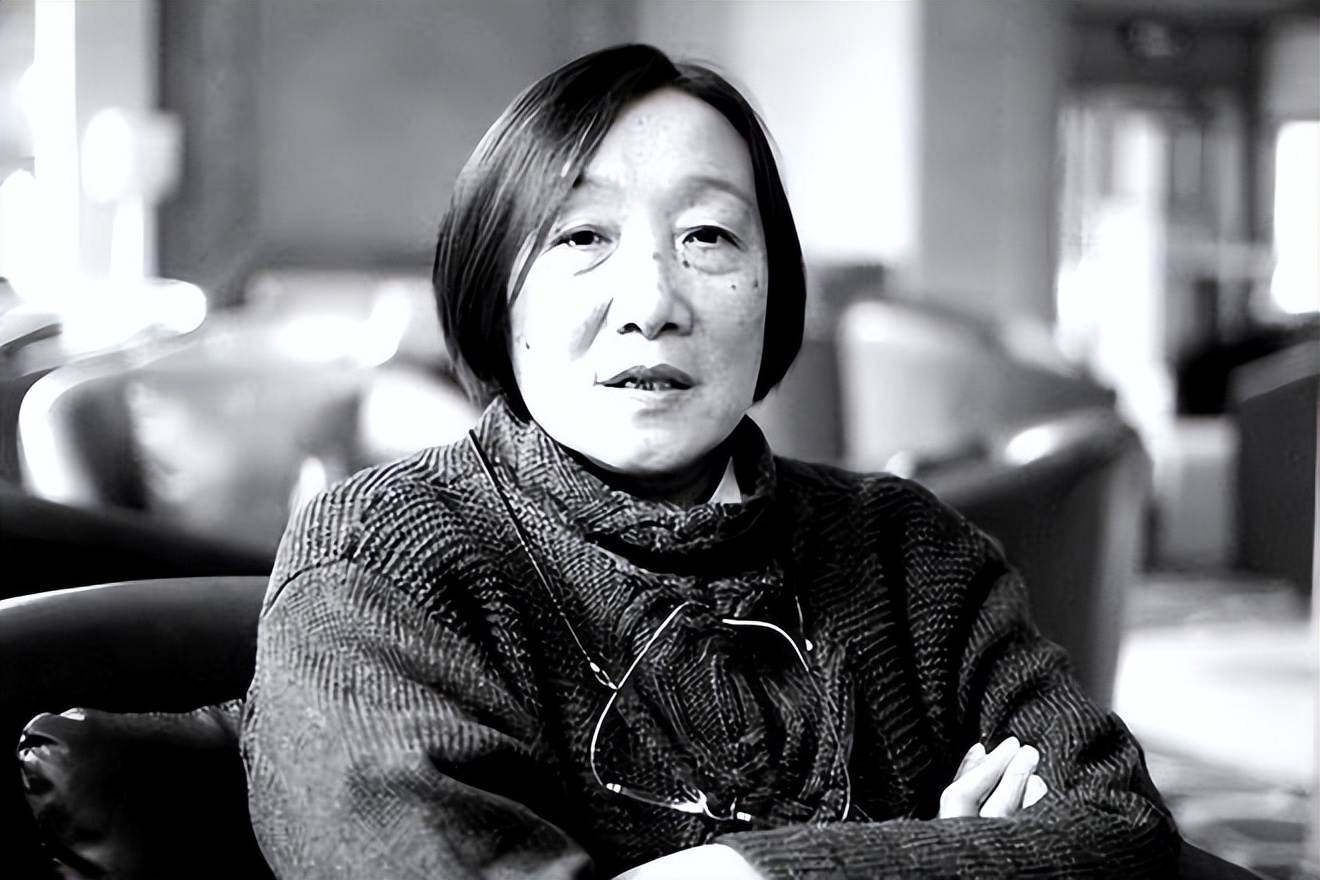 After Wang Hongwen was imprisoned, how did his family live? Wife never ...