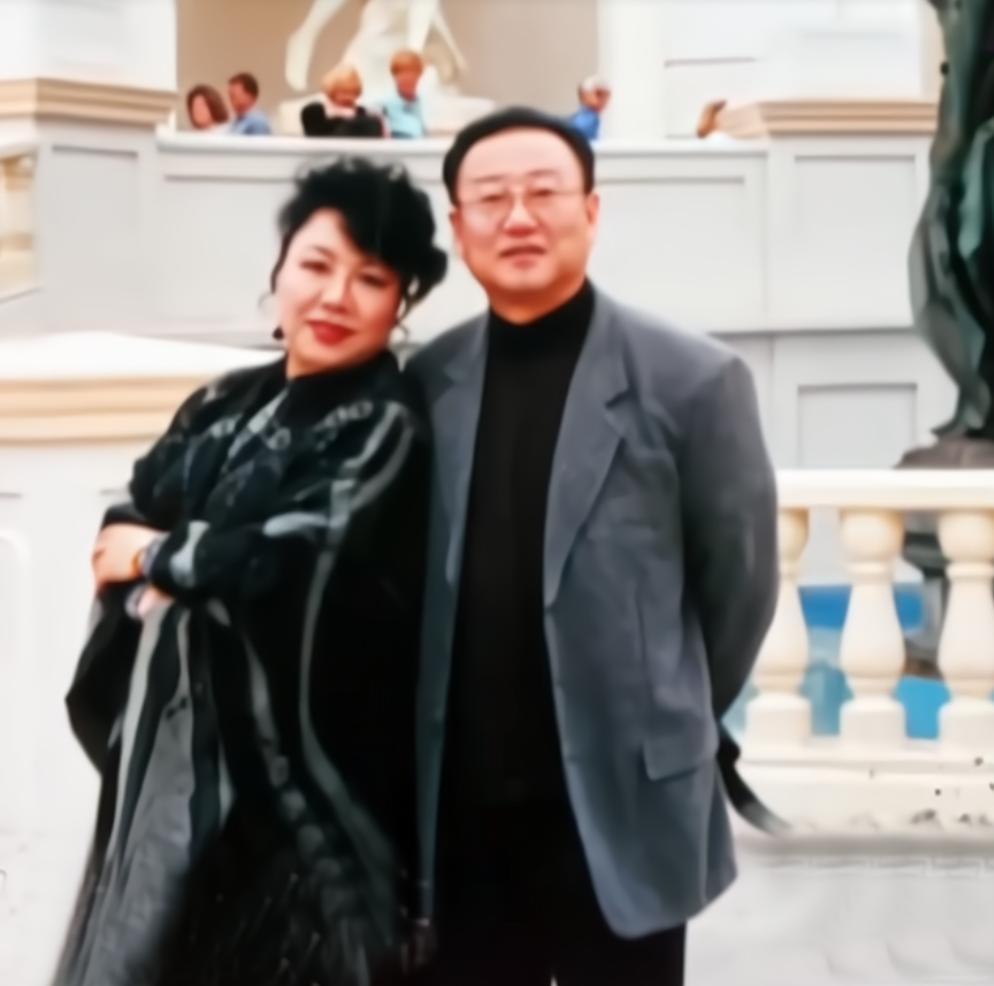 Singer Jiang Dawei: With his first wife for 49 years, there is bitterness behind the scenery ...