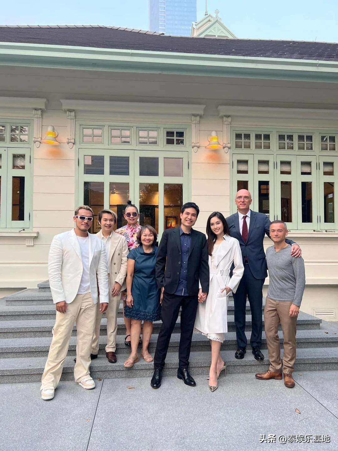 Boa, Thailand's most beautiful transgender entertainer, gets engaged to ...