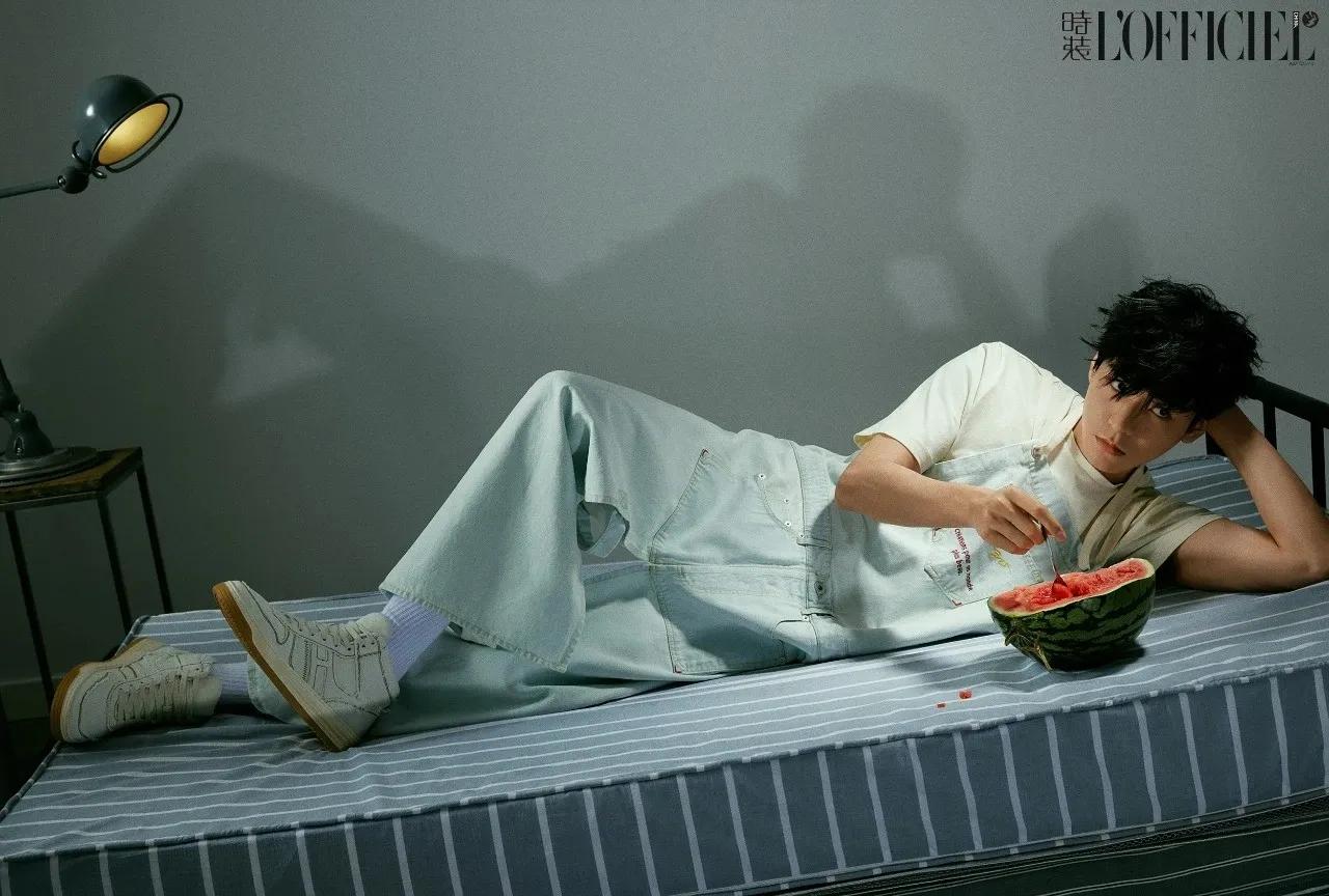 Gong Jun Abdominal Muscle Mermaid Waist Photo - iNEWS