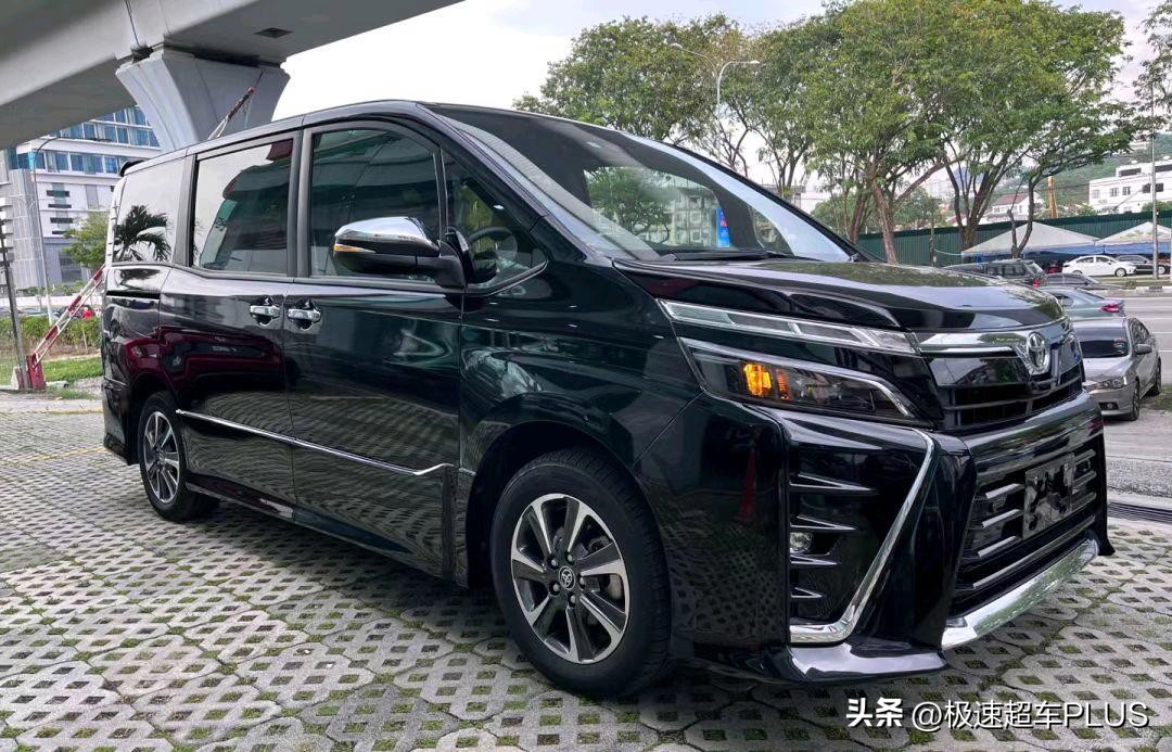2023 Toyota VOXY exposed, looks like "Little Alpha", side sliding door ...