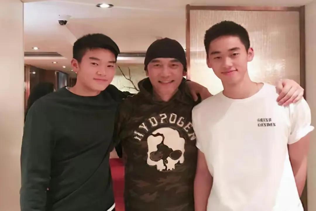 The ageless male god Lin Yilun celebrated his wife's birthday, and it ...