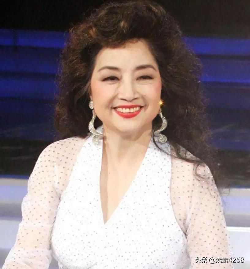Hong Kong singer Xu Xiaofeng - iNEWS