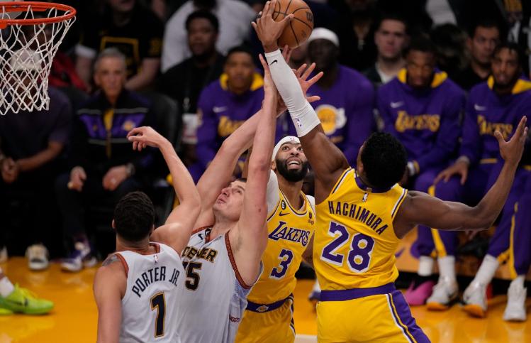 Pelinka's laugh! The US media mentioned the Lakers 4 for 1 trade, and ...
