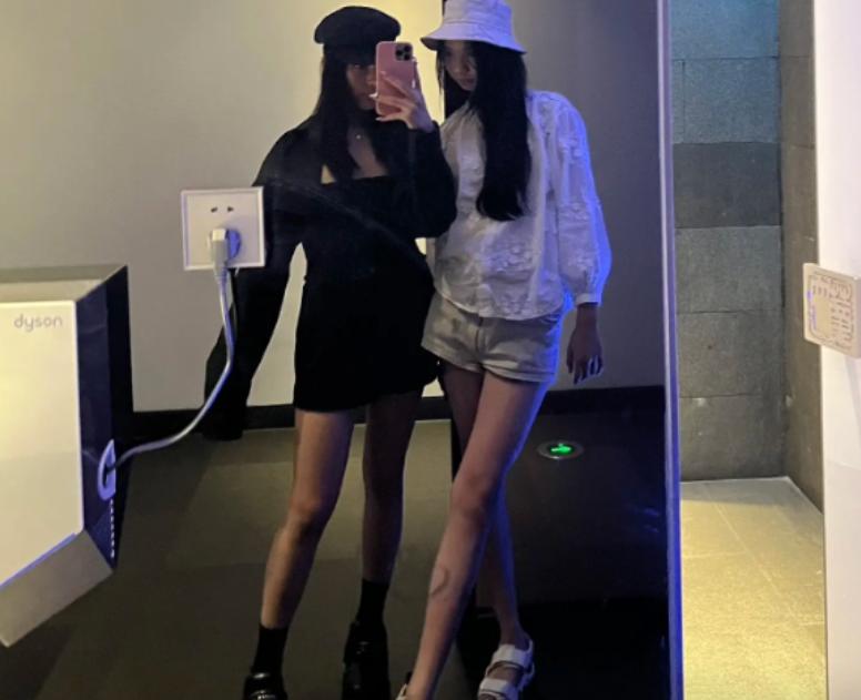 Wang Shiling and her best friend posted hot girl outfits, and her best ...