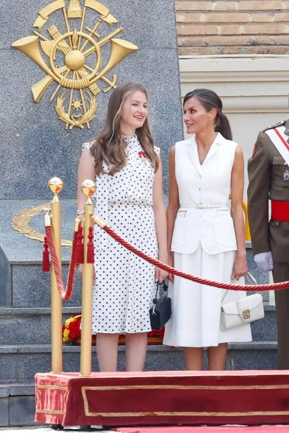 The 18-year-old Princess of Spain visited the Military Academy. - iNEWS