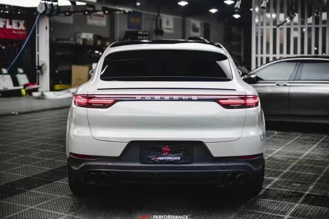Porsche Camus color changing film matt gray, endowed with an artistic ...