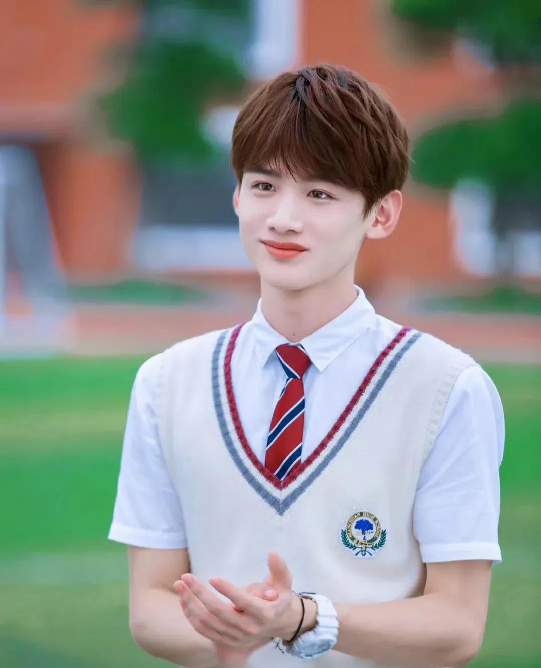 Bai Jingting's 8th anniversary - iNEWS