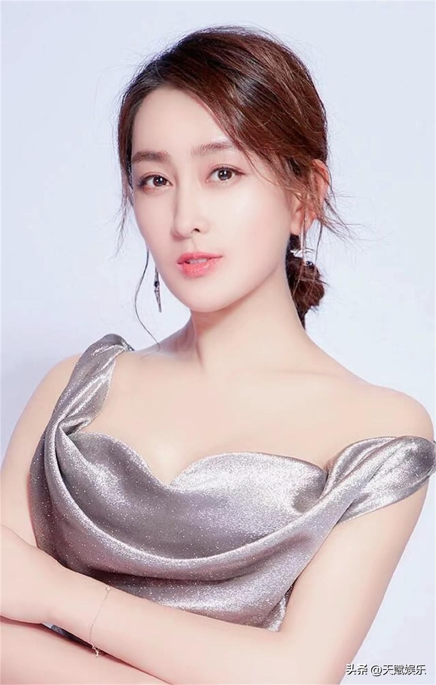 Film and television actress Ma Su photo album (1) - iNEWS