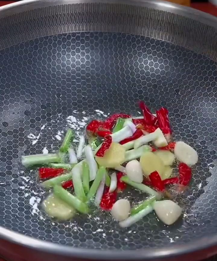 Homemade Spicy Fragrant Pot - iNEWS