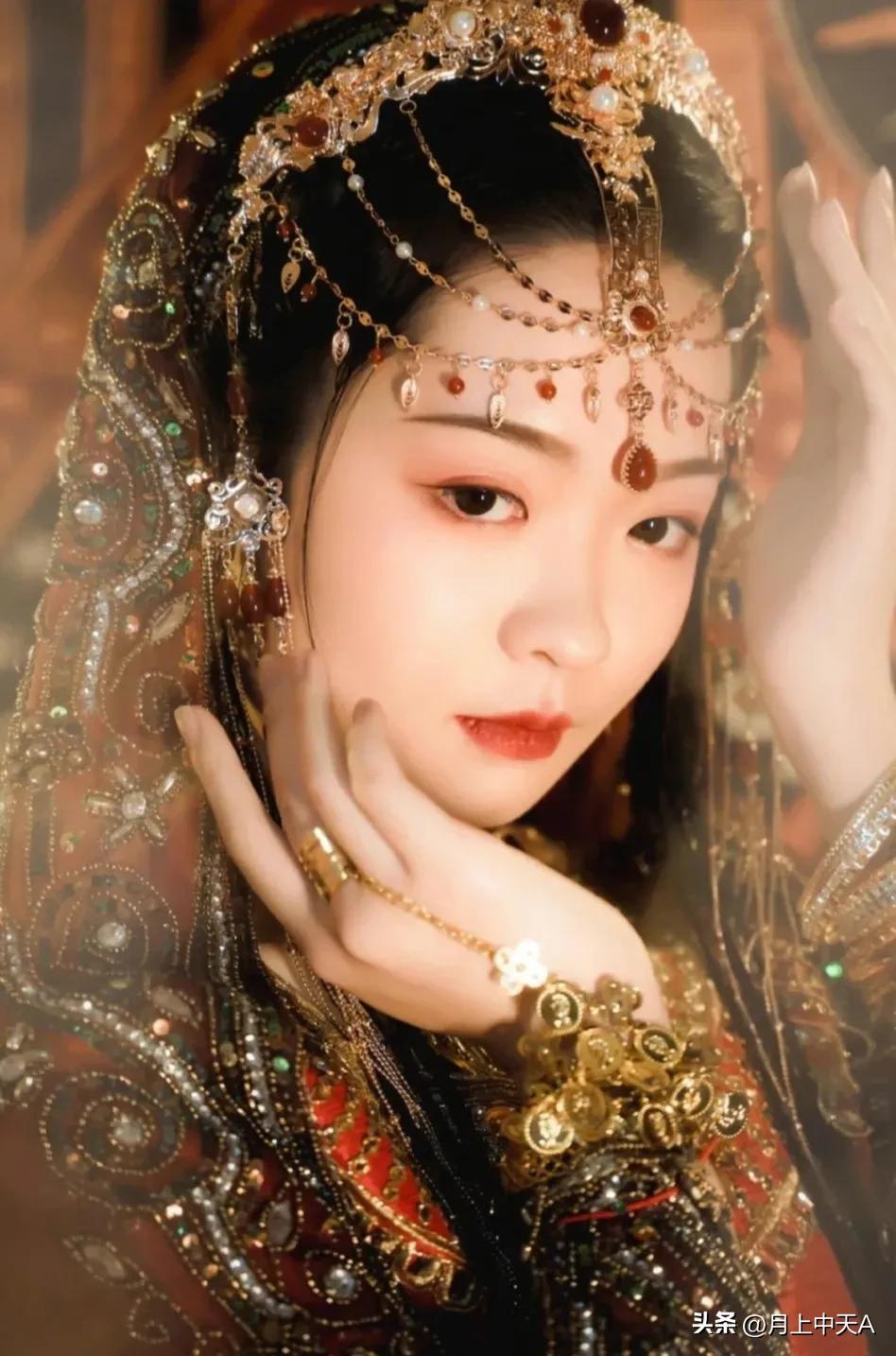Hairpin phoenix: Ci Lin Zhengyun five tie - iNEWS