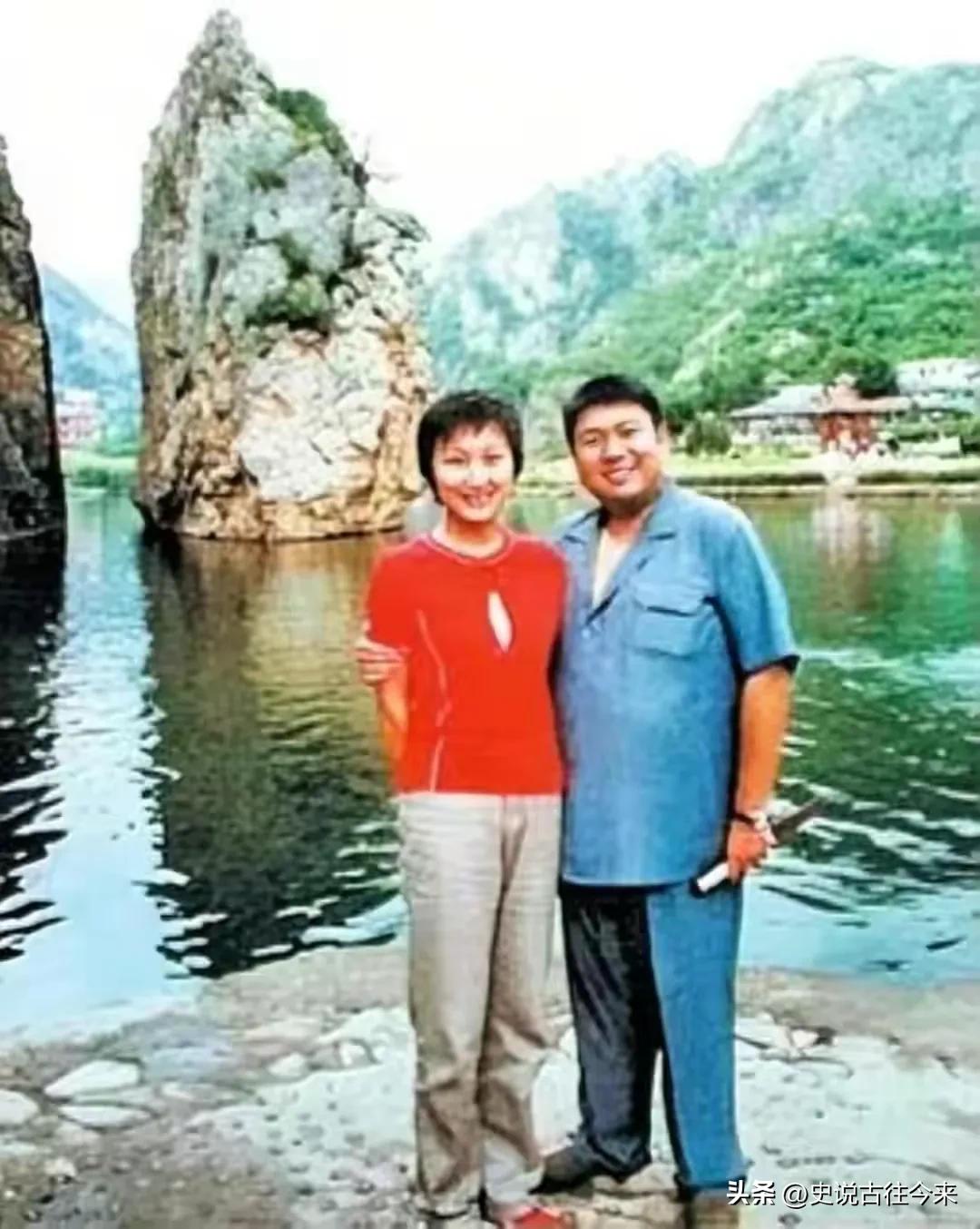 In 2003, Mao Xinyu and Liu Bin, a rare group photo after their marriage ...