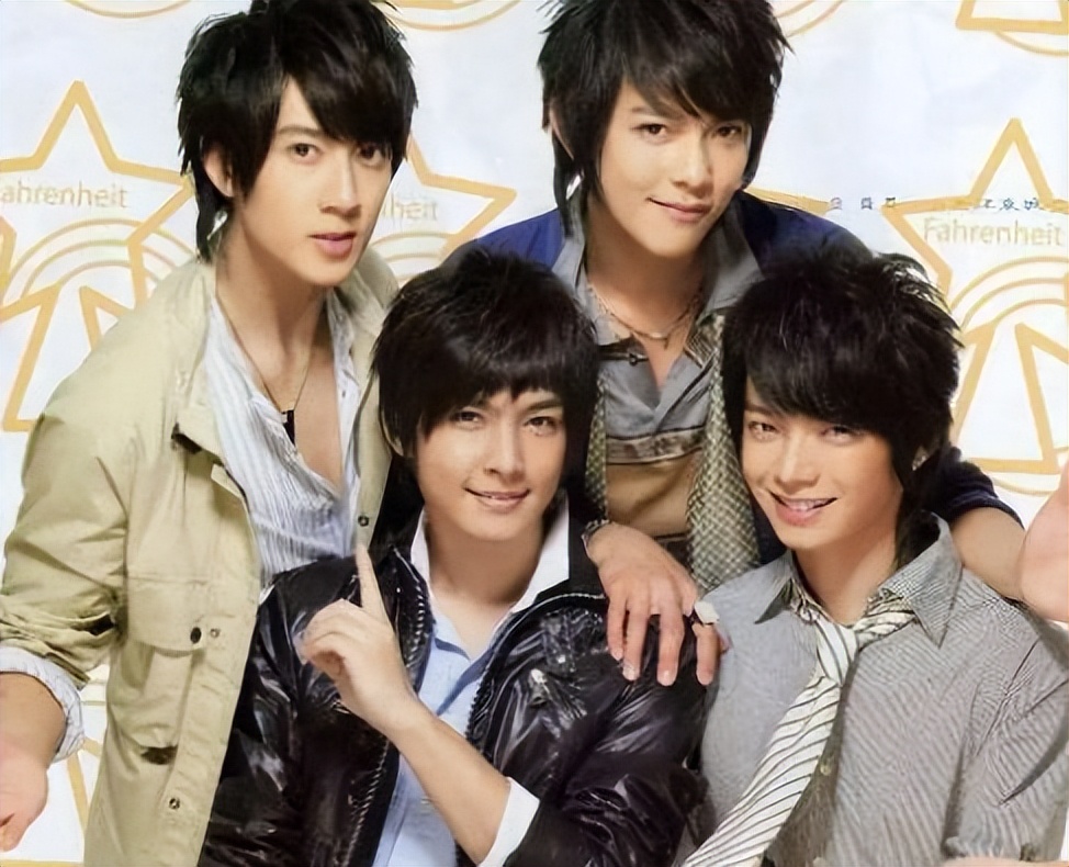 Chen Yiru posted a photo of Fahrenheit Disney 15 years ago, Yan Aaron ...