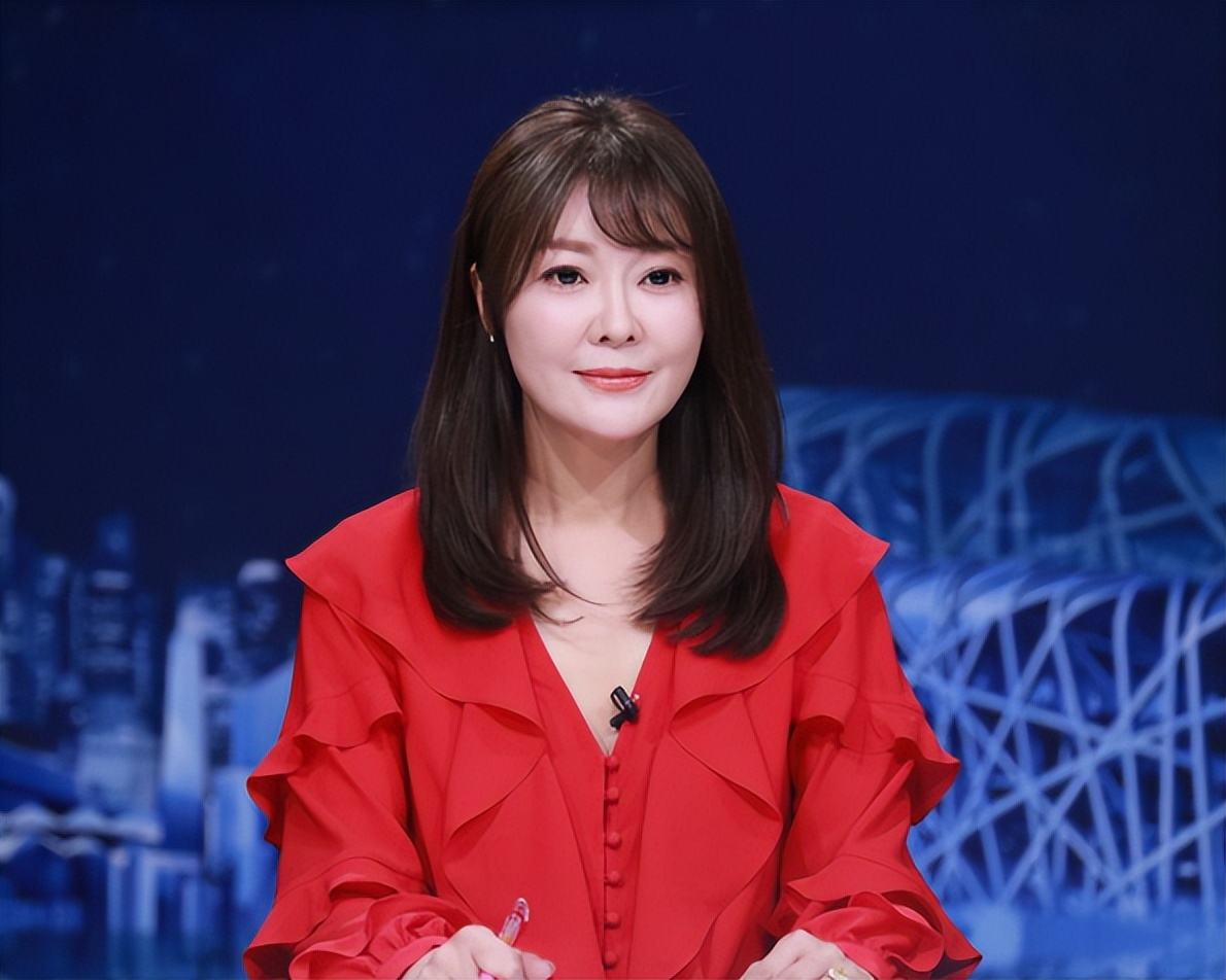 她曾是央視最美主持人，巔峰時辭職成網紅後因炫富引爭議 - 資訊咖