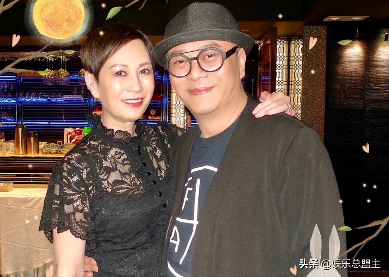 Ouyang Zhenhua and his wife ate at the hotel and married for many years ...