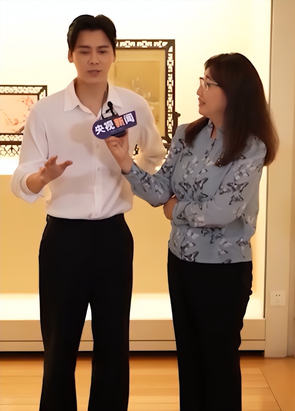 Li Yifeng: A gentleman without losing his sense of humour answered a CCTV reporter's question ...