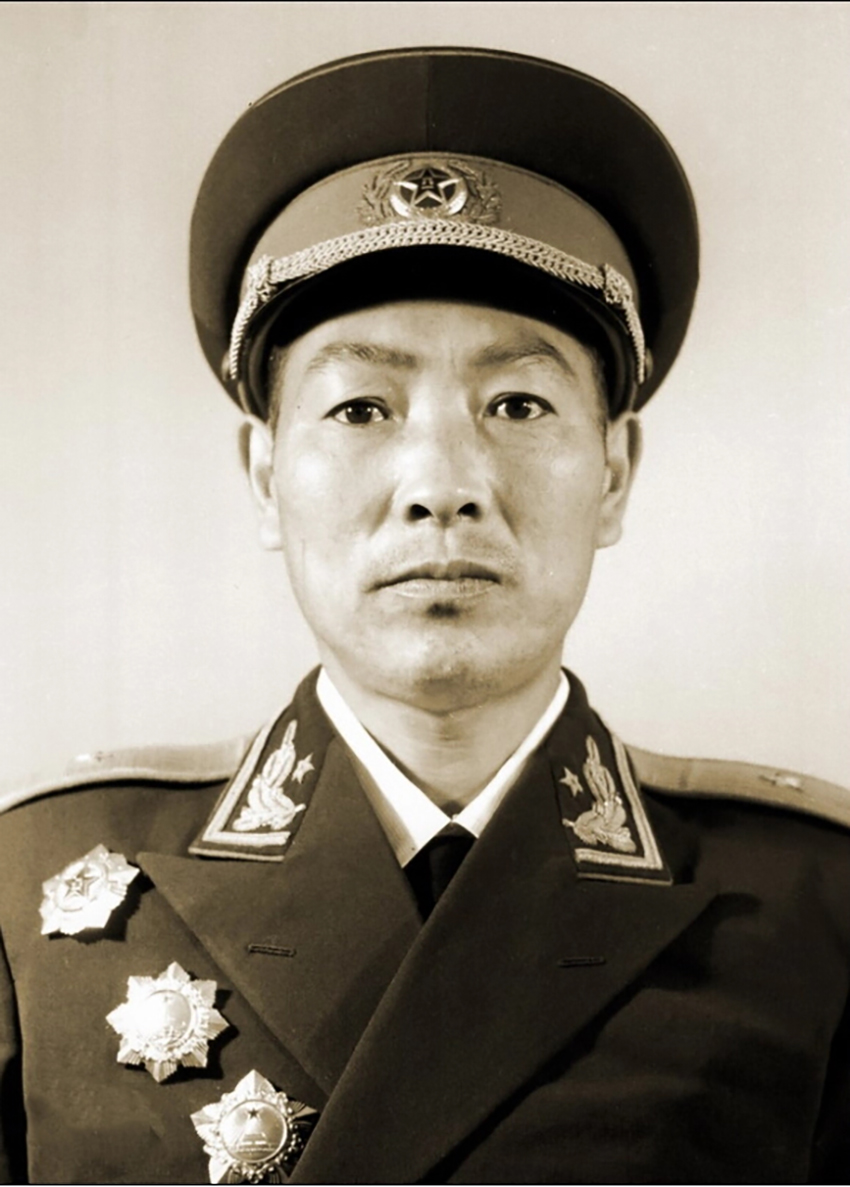 The ancient "Founding General Village", with green vines wrapped around ...