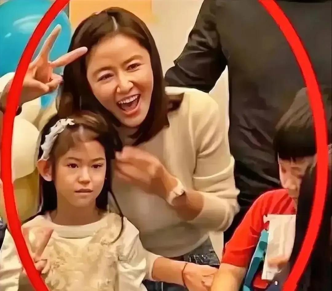 Ruby Lin posted a frontal photo of her daughter, she looks too much ...