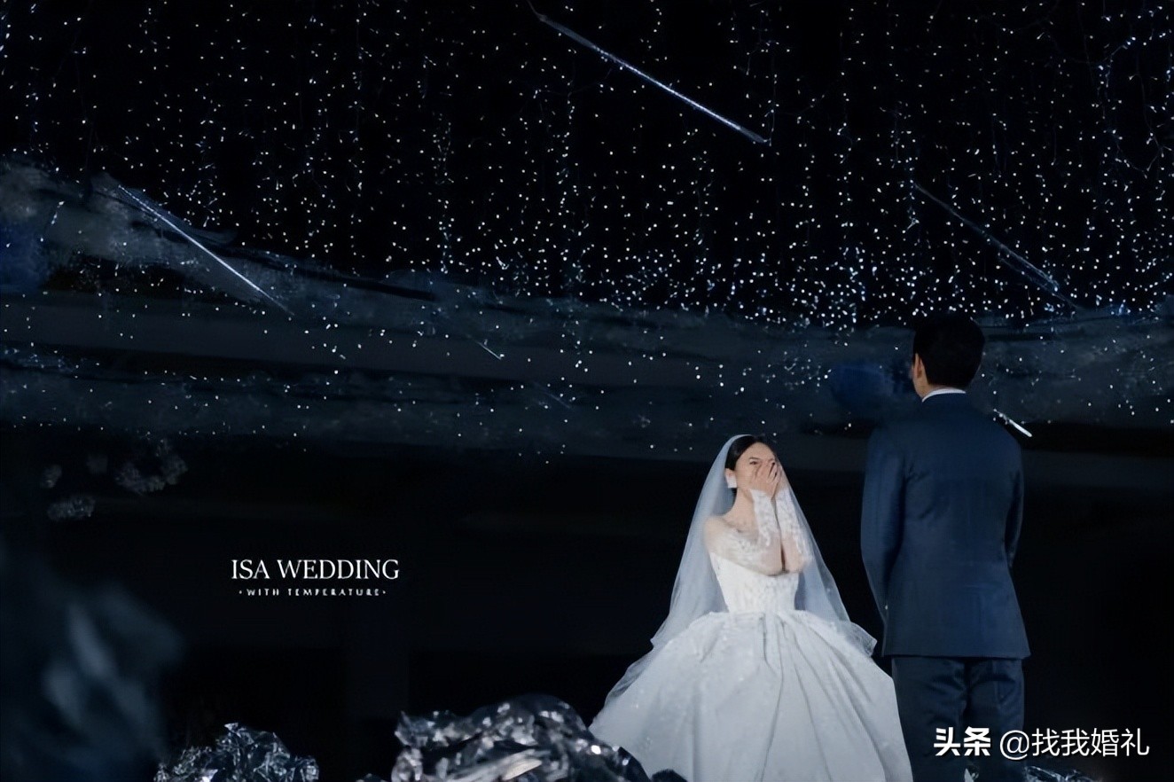 How beautiful is the starry sky wedding preferred by the newlyweds? - iNEWS