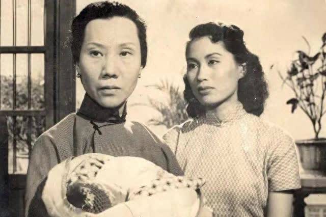 The veteran movie queen, master of tragedy, won the award and closed ...